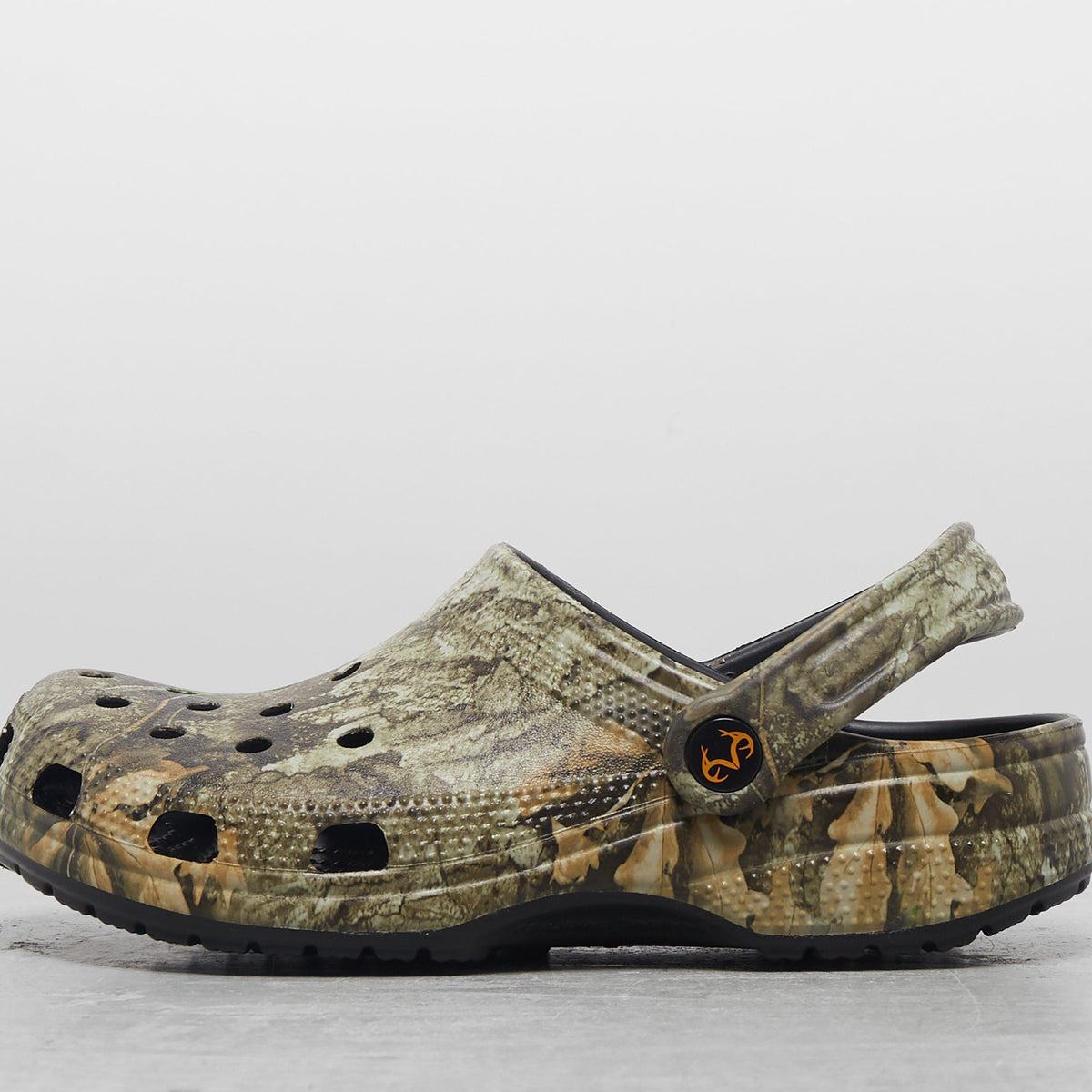 brown Crocs x Realtree APX Classic Clogs Women's